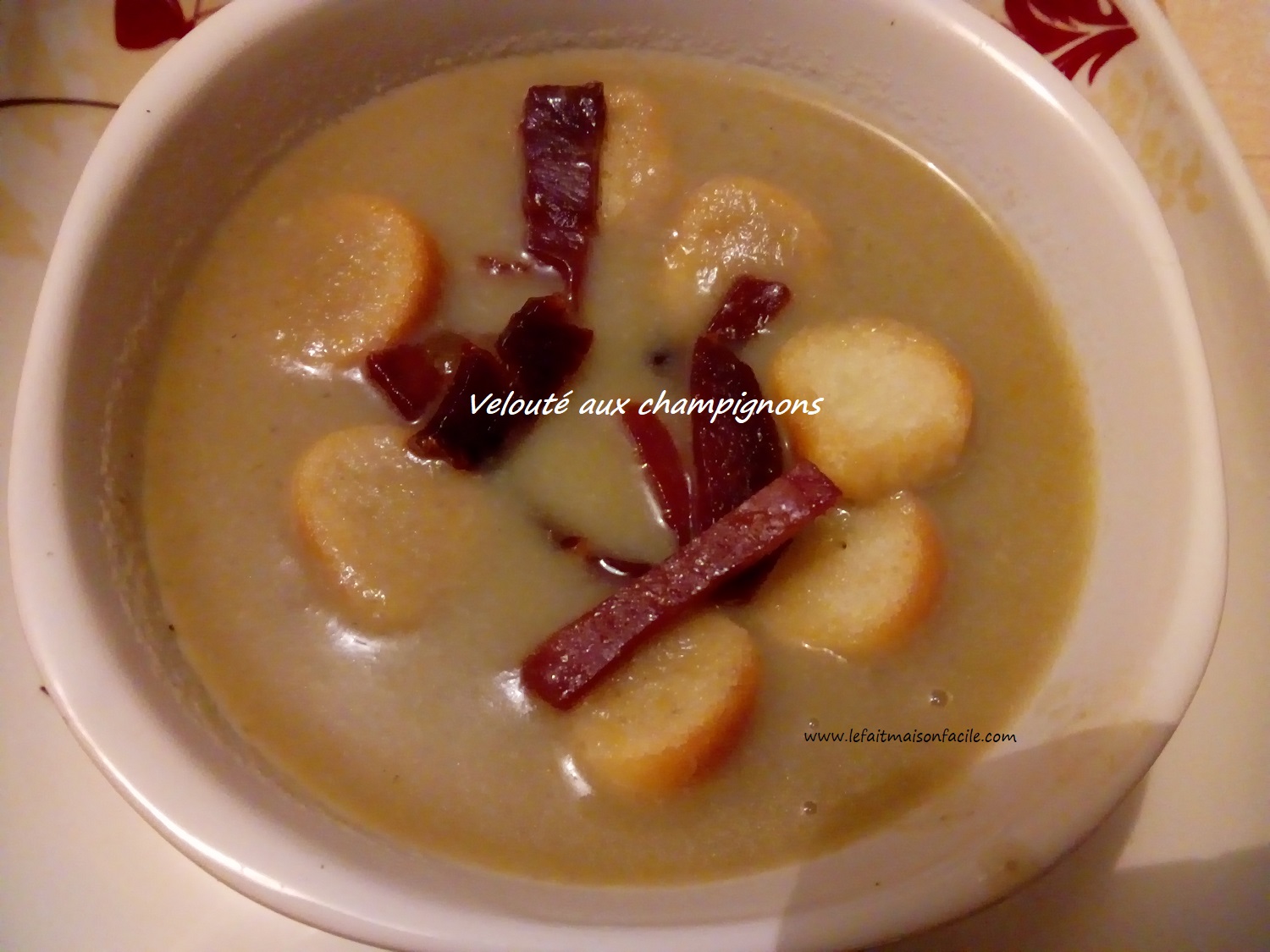 Recette Soupe aux champignons, pommes de terre et lardons fumés - Le ...